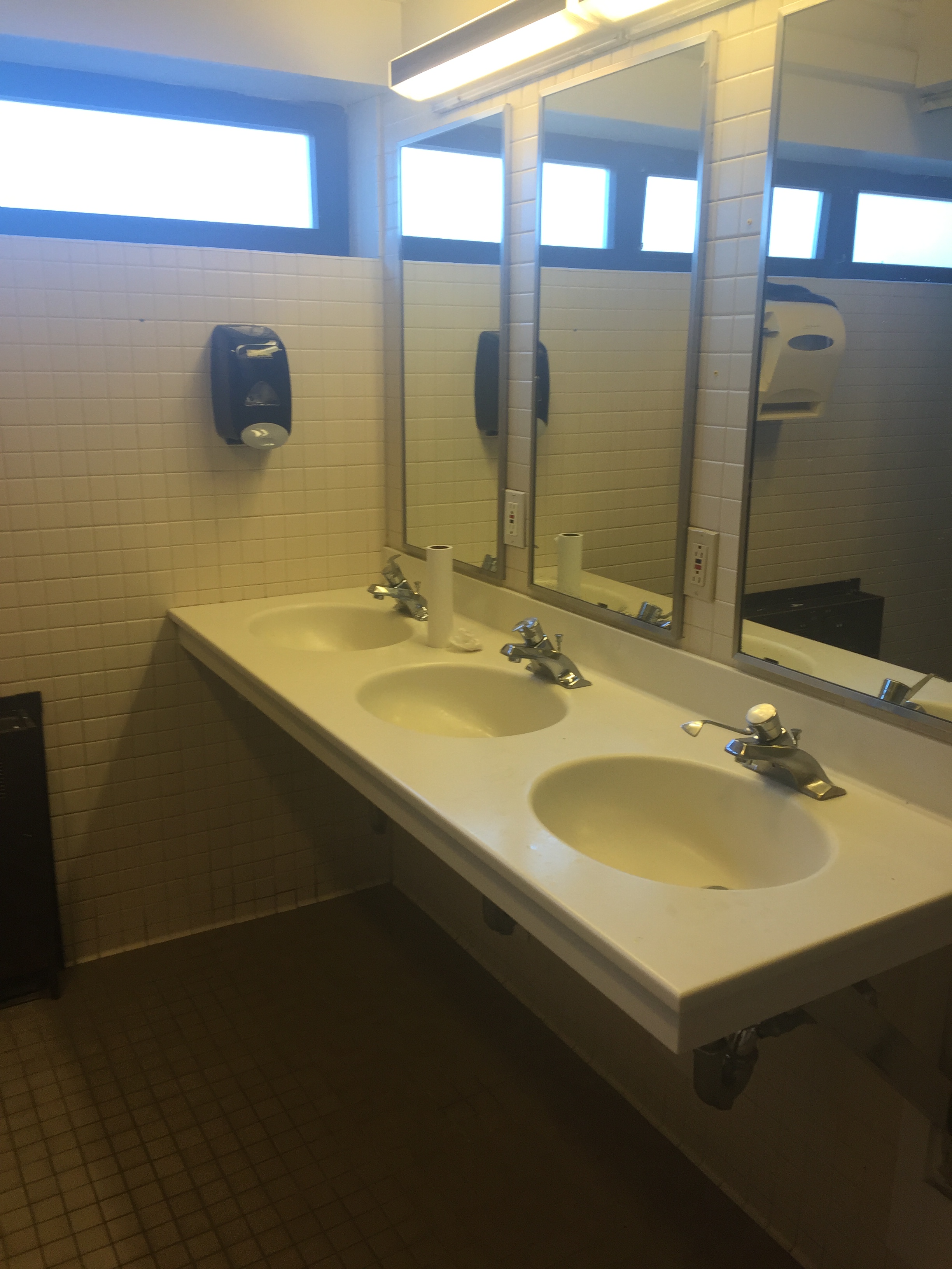 Freshman Five Bathroom – RPI Rooms